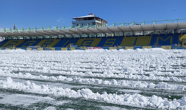 Ağrı futbol sahasında kar temizleme çalışması - Ağrı Haber - Ağrı ... Ağrı futbol sahasında kar temizleme çalışması - Ağrı Haber - Ağrı ...